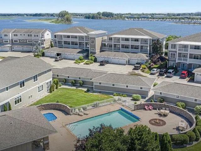 930 w savidge street, spring lake, mi 49456