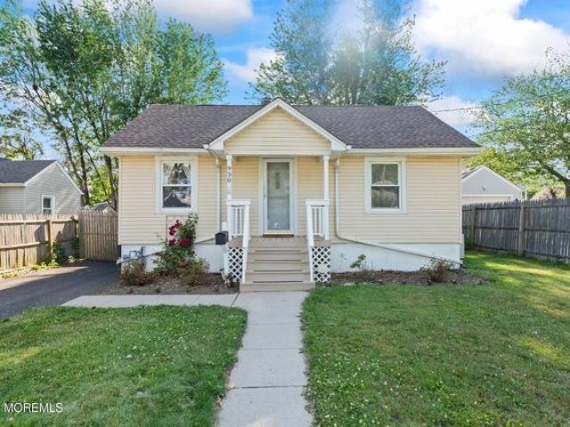 930 Woodmere Dr, Cliffwood Beach, NJ 07735
