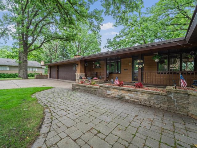 930 Woodland Circle