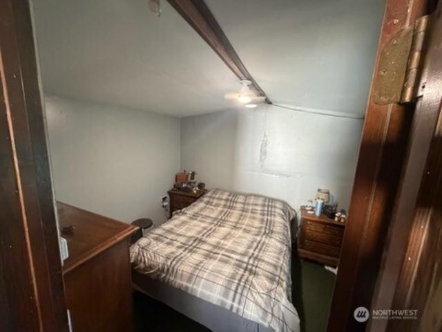 930 Valley Road