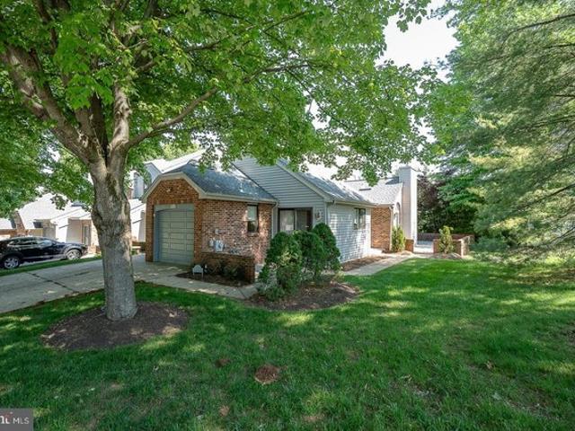 9315 Eagleview Dr, Lafayette Hill, PA 19444