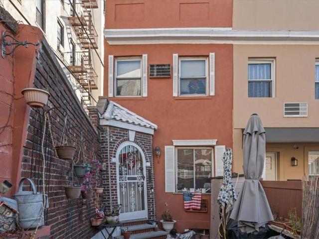 9315 Lafayette Walk