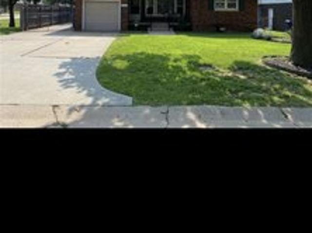 9316 Greystone Ave, The Village, OK 73120