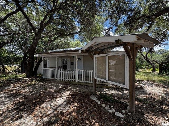 9317 Park Road 37, Lakehills, TX 78063