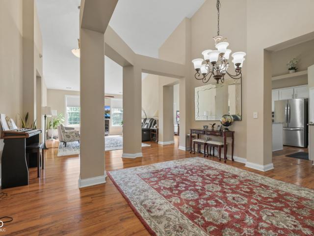 9317 Woodslake Dr, Indianapolis, IN 46278 | MLS #22096 | Compass