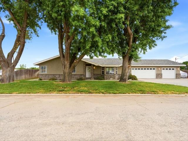 9317 14th Ave, Hanford, CA 93230
