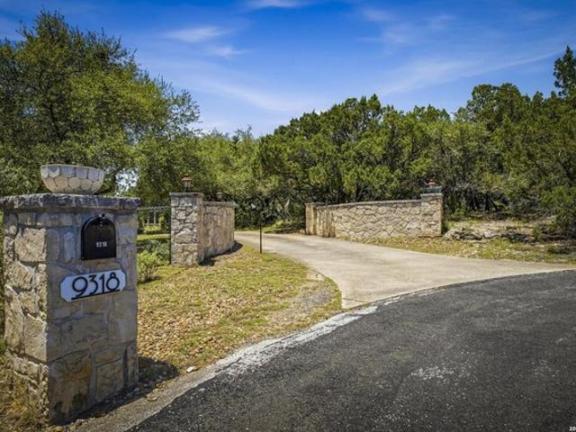 9318 Fox Briar Ln, Boerne, TX 78006