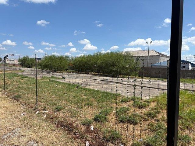 9310 Albany Dr, Laredo, TX 78045