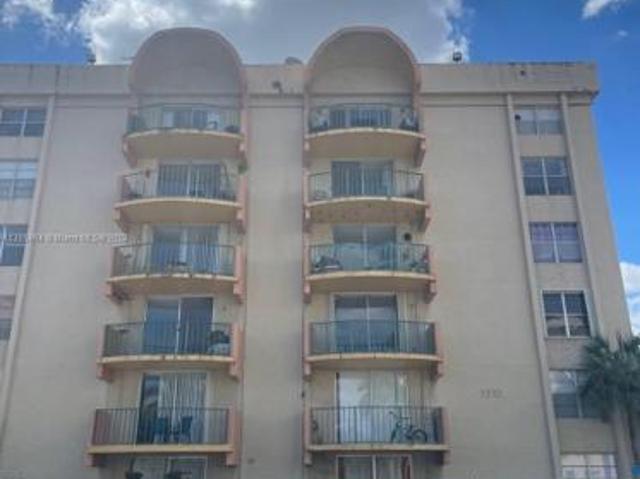 9310 Fontainebleau Blvd #301, Miami, FL 33172