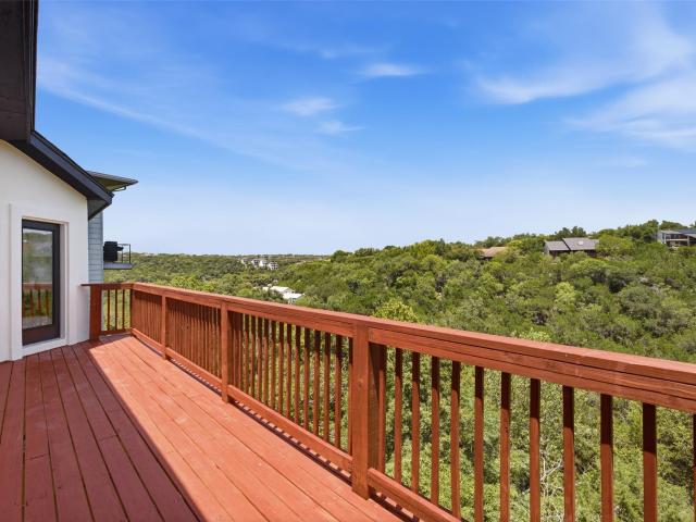 9312 Knoll Crest Loop