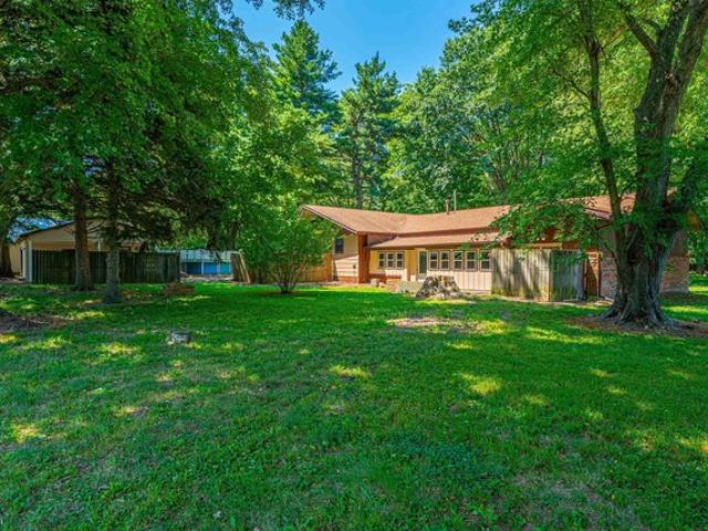 931 1 th St, Lincoln, IL 62656