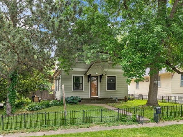 931 40th Pl, Des Moines, IA 50312
