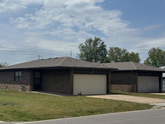 931 933 N Main Ave, Republic, MO 65738