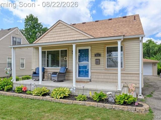 931 Garden St, Garden City, MI 48135