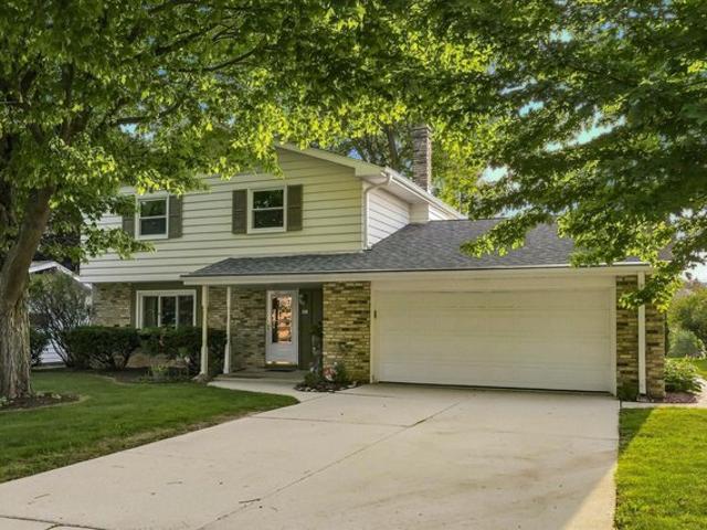 931 Fairview Dr, Port Washington, WI 53074