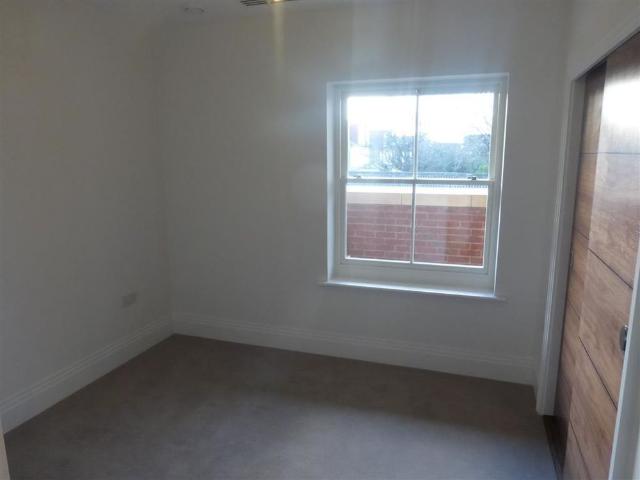 931 High Road, London, North Finchley