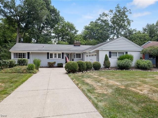 931 Orchard Park Dr, Rocky River, OH 44116