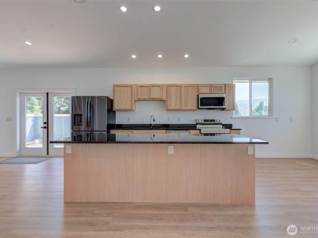 931 N Gale Avenue
