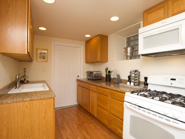 931 w newport avenue # garden