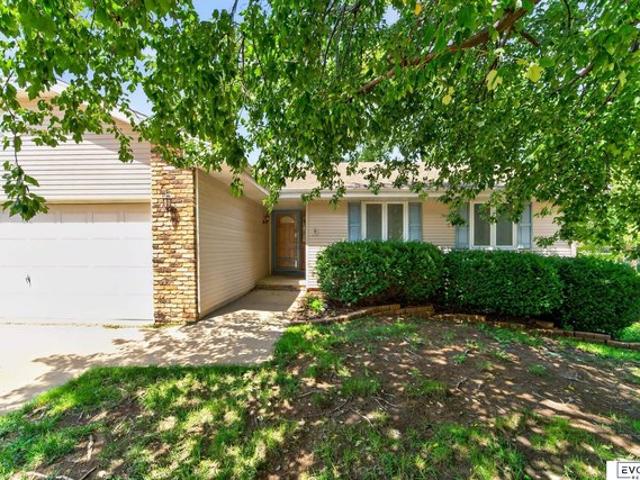 9324 Y St, Omaha, NE 68127