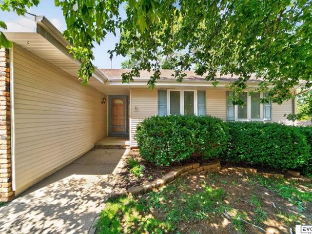9324 Y St, Omaha, NE 68127