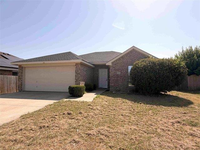 9325 Rhoni Ct, Fort Worth, TX 76140
