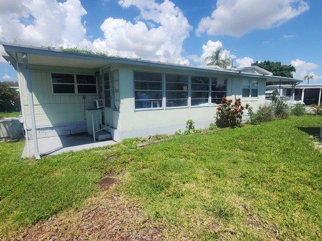 93261 Circle Dr N, Pinellas Park, FL 33782