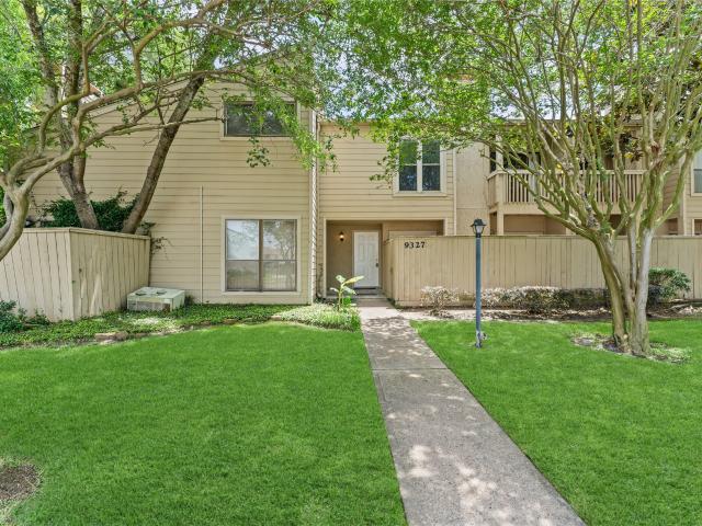 9327 Pagewood Ln, Houston, TX 77063 | MLS #5551 | Compass