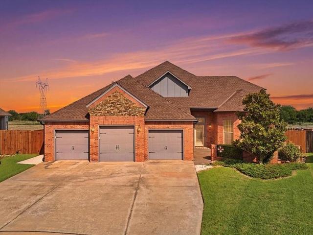 9329 NW 134th Ter, Yukon, OK 73099