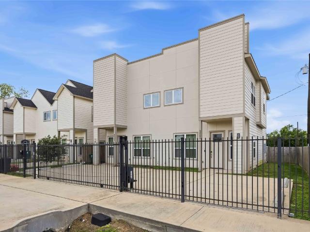 9320 Coffee St, Unit B, Houston, TX 77033 | MLS #32623 | Compass