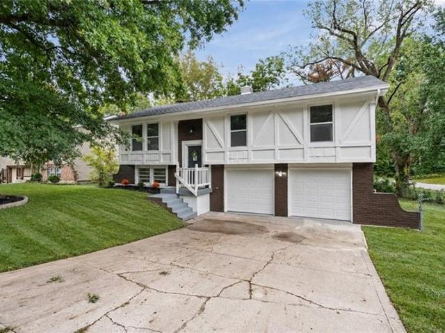 9321 NW 68th St, Kansas City, MO 64152