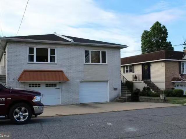 9321 EDMUND ST, PHILADELPHIA, PA 19114 Single Family Residence.