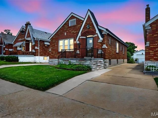 9322 Mackenzie Rd, Affton, MO 63123
