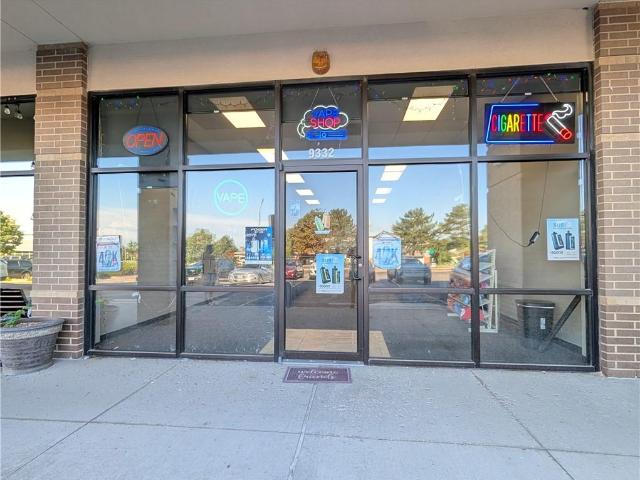 9322 N Oak Trafficway