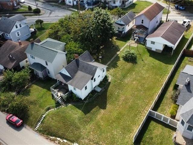 932 5th St, Charleroi, PA 15022