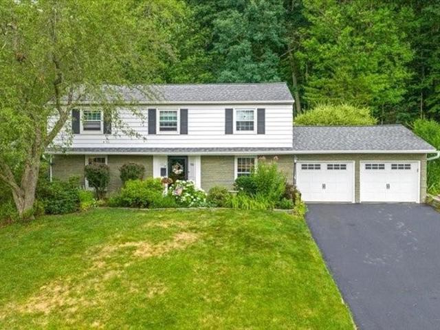 932 Chestnut Ln, Vestal, NY 13850