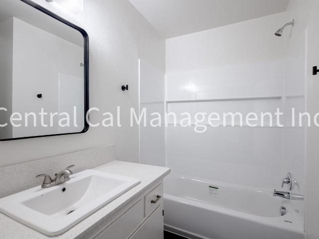 932 Day Ave. 2 Bedroom Apartment for Rent at 932 A D, Oildale, CA 93308 Highland Knolls