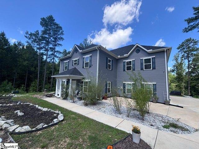 932 Eagles Harbor Dr, Hodges, SC 29653
