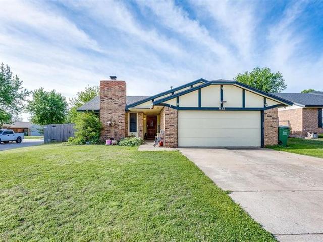 932 Hampton Cir, Yukon, OK 73099