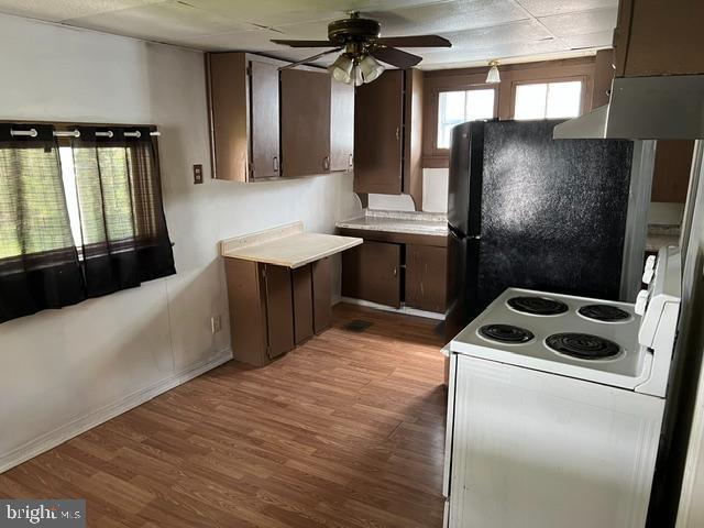 932 New St