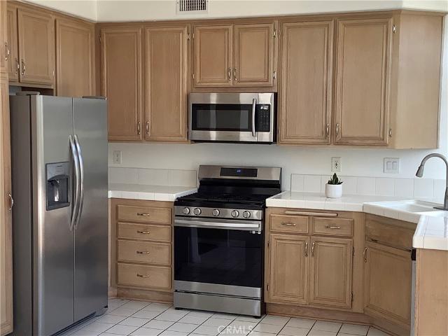 932 S Lone Pine