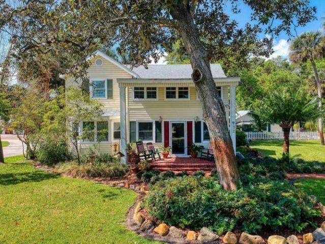 932 S Riverside Dr, Edgewater, FL 32132