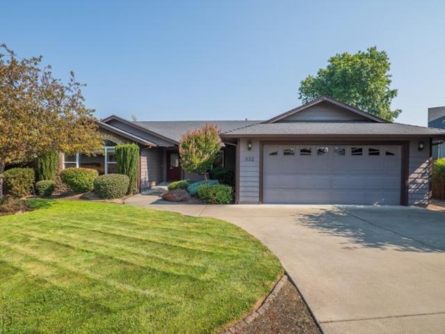 932 SW Princess Cir, Grants Pass, OR 97527