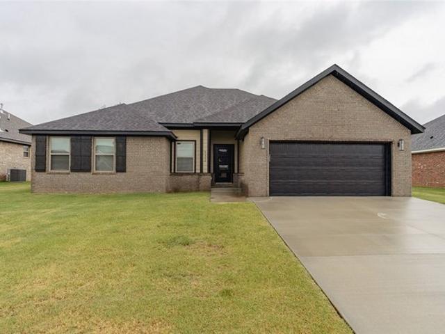932 Petit Jean St, Prairie Grove, AR 72753