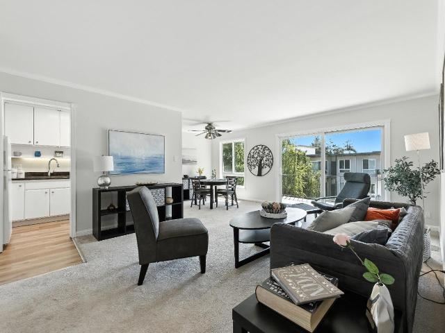932 Peninsula Avenue 406