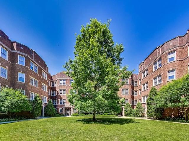 932 Pleasant St, Oak Park, IL 60302