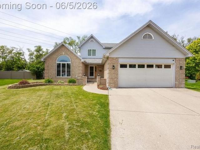 932 River Ct, Wyandotte, MI 48192