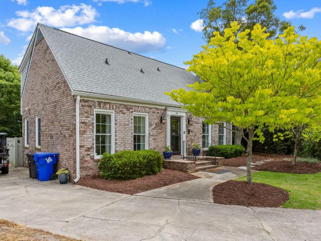 932 Richter Way
