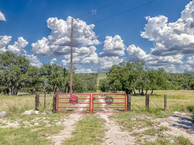 932 Wofford Rd, London, TX 76854