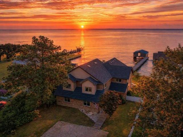 932 Waterlily Rd, Coinjock, NC 27923